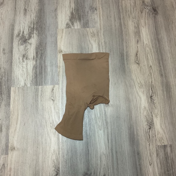 SKIMS | Intimates & Sleepwear | Nwob Skims Solution Short Left Leg ...